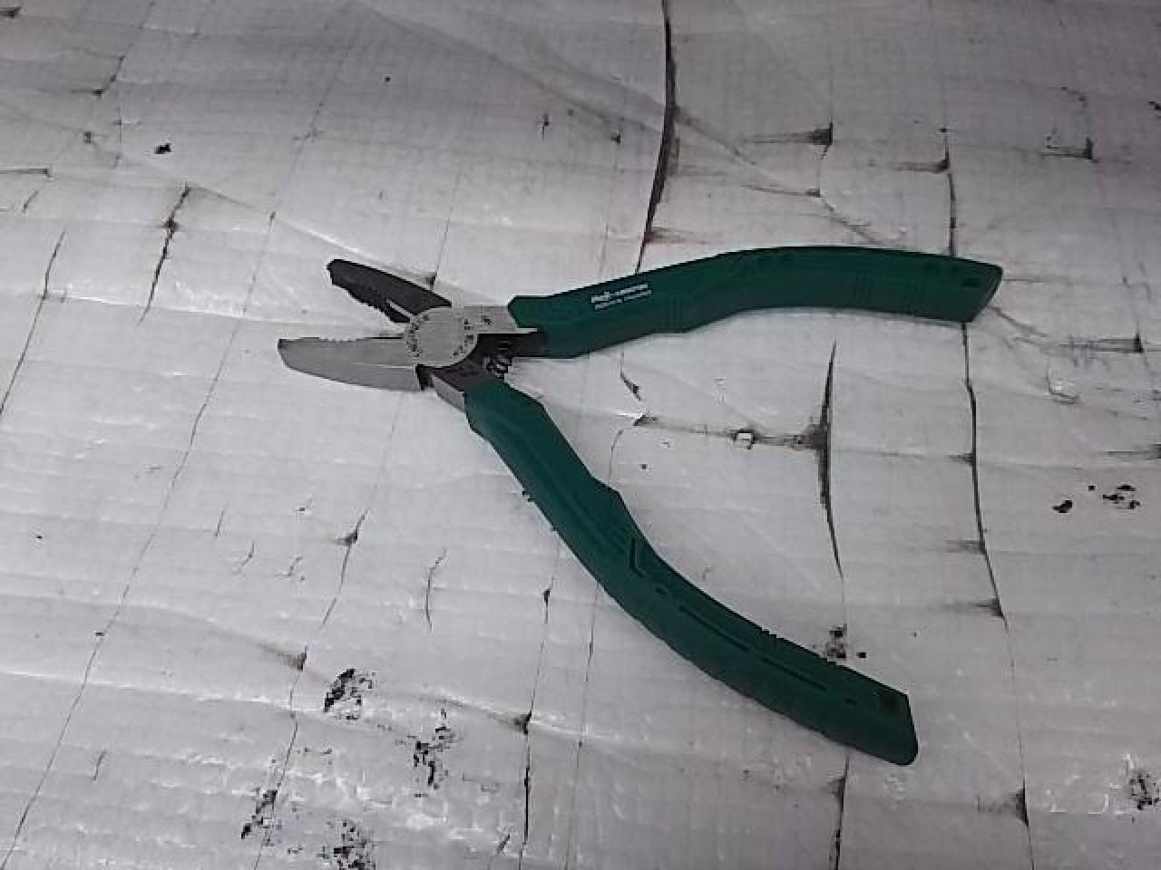 neji-saurus SCREW PLIERS ネジ外しペンチ | 中古品 | アップガレージ 埼玉桶川店 | カー用品 メンテナンス 工具 ...