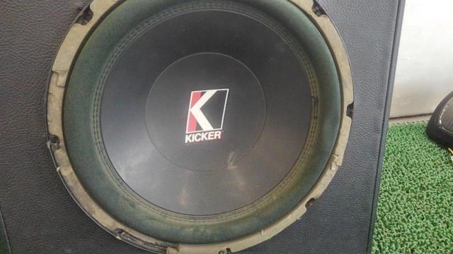 KICKER C10a 10インチサブウーファー+BOX付き!(※ビス2か所しかとまってません。) | 中古品 | アップガレージ 横浜町田総 ...