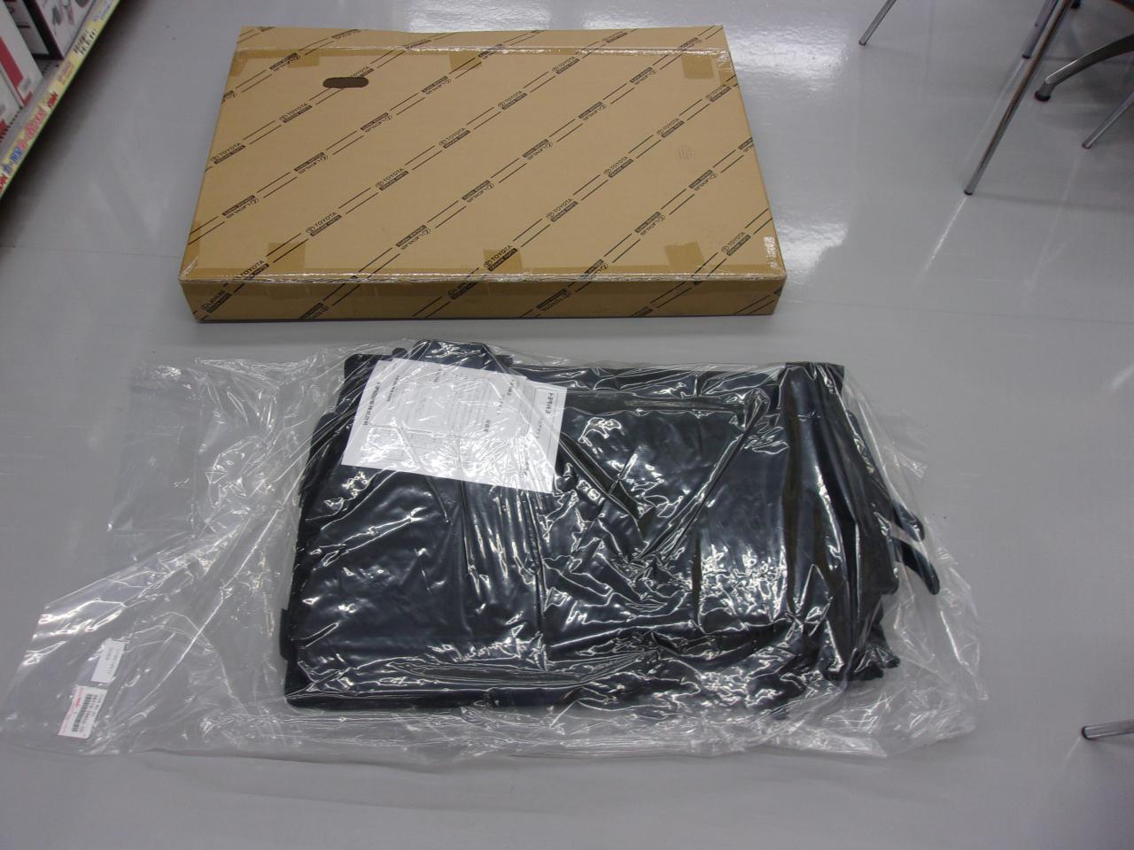 TOYOTA フロアマットデラックスタイプ 品番:08210-28090-C0 | 新古品 | アップガレージ 熊本店 | カー用品 ...