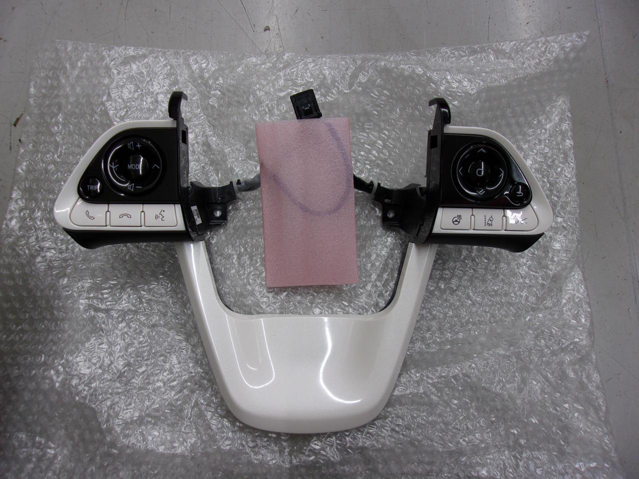 トヨタ純正 純正 ステアリングスイッチ 84250-47601-CZ | 新古品 | アップガレージ 熊本店 | カー用品 インテリア ...