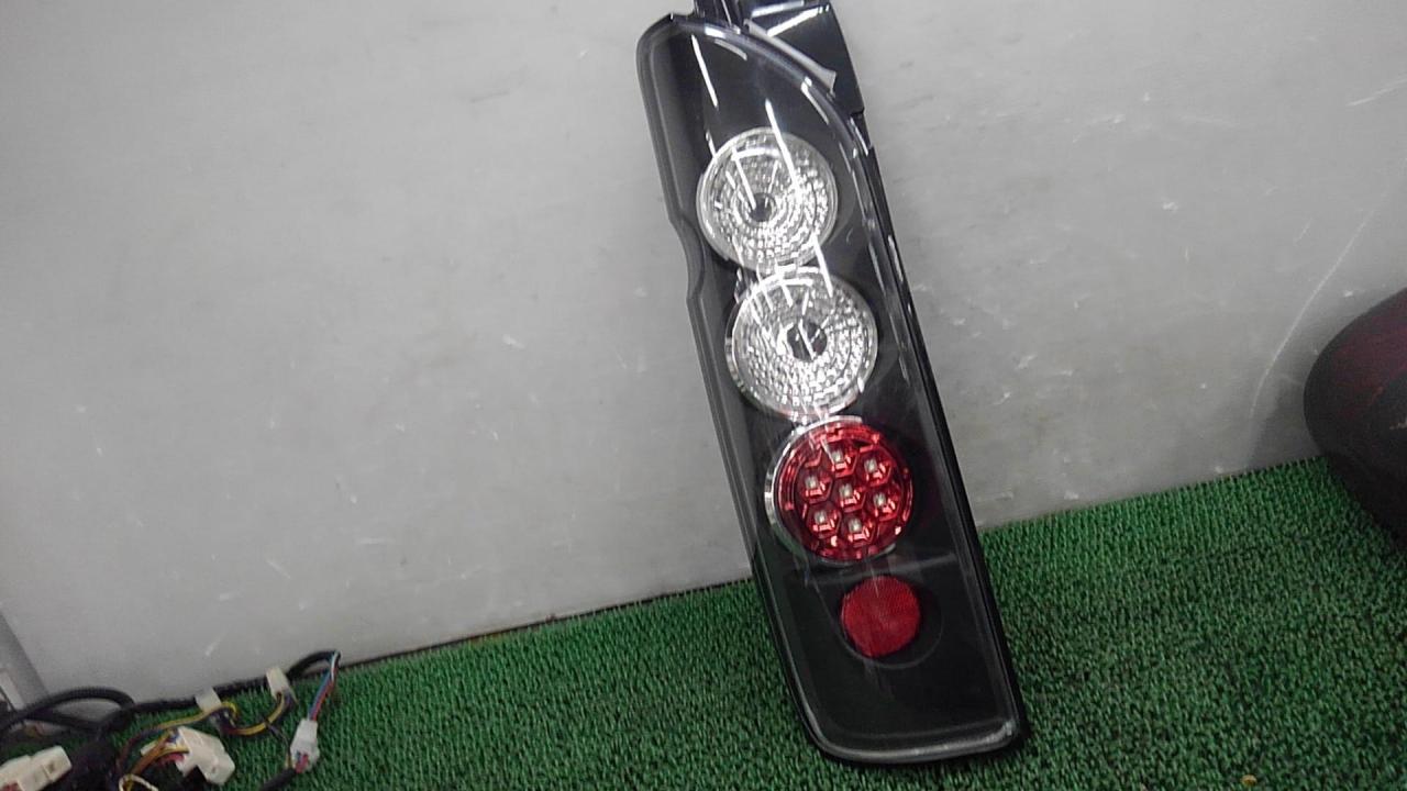 JUNYAN LEDテールレンズハイエース 200系 ※助手席側のみ | カー用品 ボディパーツ その他ボディパーツの通販 | アップガレージ 中古カー＆バイク用品の買取・販売専門店