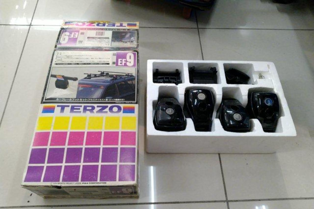 TERZO EF9 ルーフレール車フットセット | カー用品 キャリアを通販で購入する | 中古カー＆バイク用品の販売ならアップガレージ
