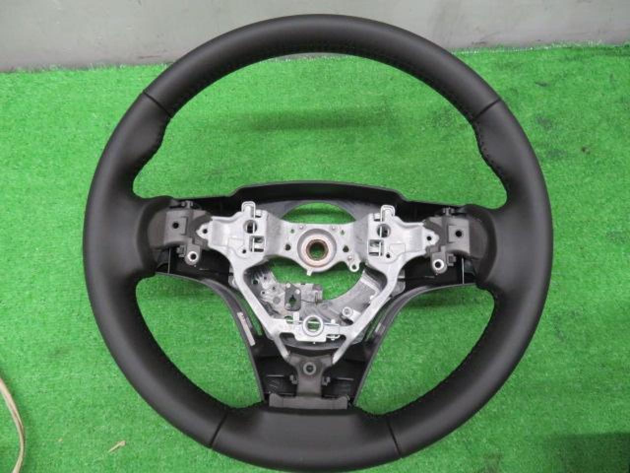 トヨタ純正 レザーステアリング 577W GS120-05940 | カー用品 インテリア ステアリングを通販で購入する | 中古カー＆バイク用品の販売ならアップガレージ