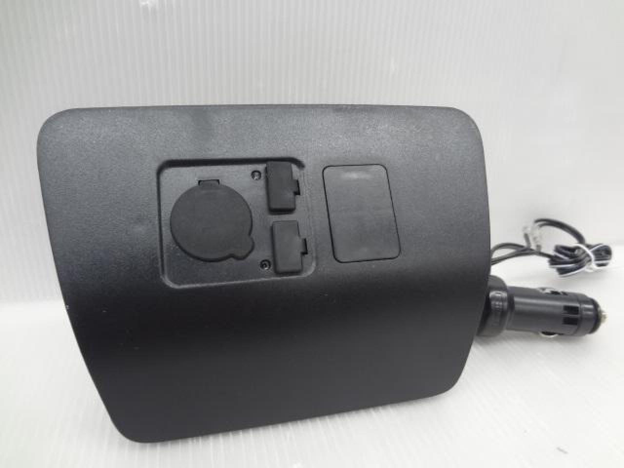 YAC SY-P1 30系プリウス専用フロントコンソール電源BOX | カー用品 インテリア その他インテリアを通販で購入する | 中古カー＆バイク用品の販売ならアップガレージ