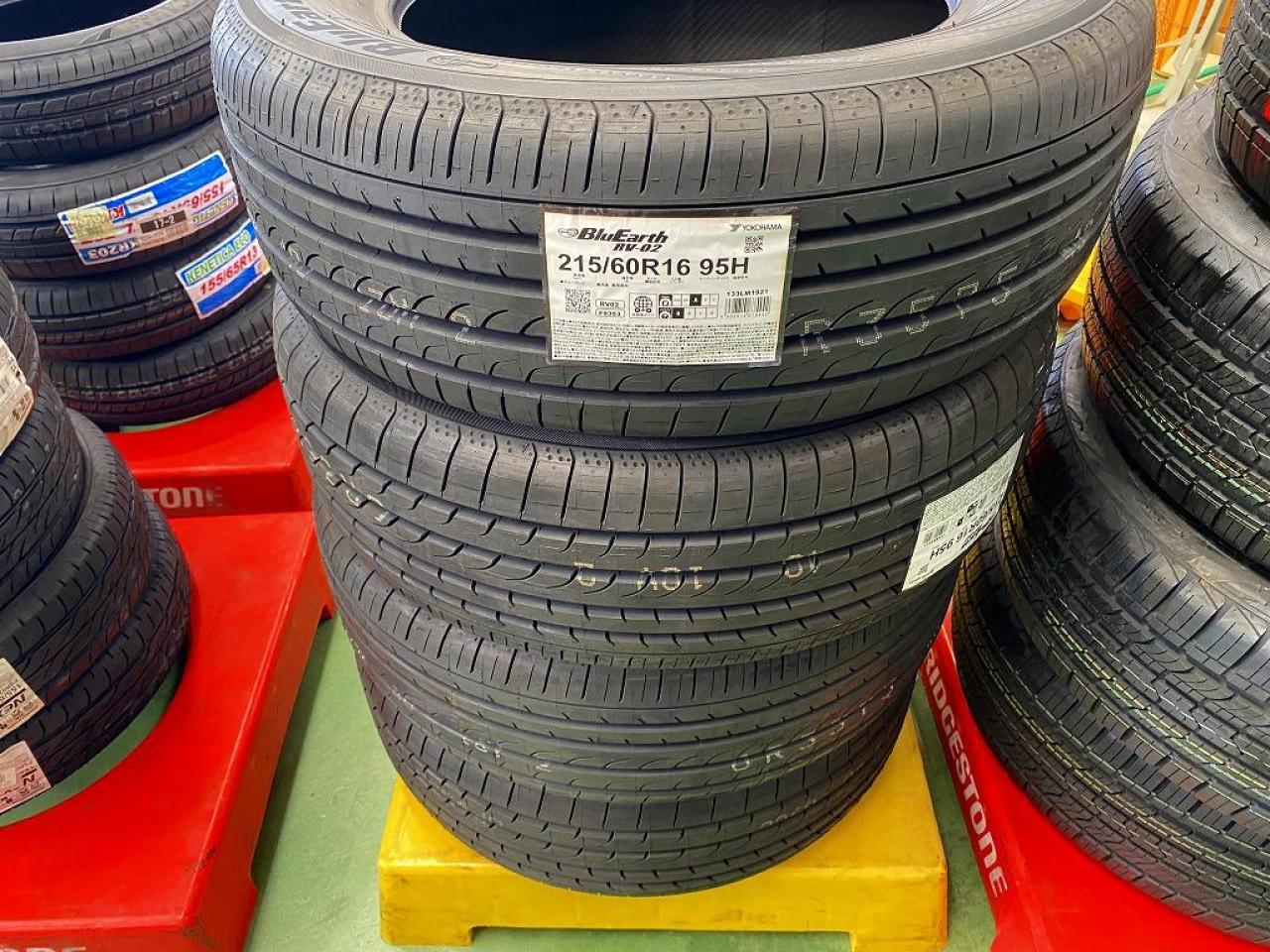 YOKOHAMA(ヨコハマ) BluEarth RV-02 215/60R16 4本 | カー用品 タイヤ 16インチタイヤを通販で購入する | 中古カー＆バイク用品の販売ならアップガレージ