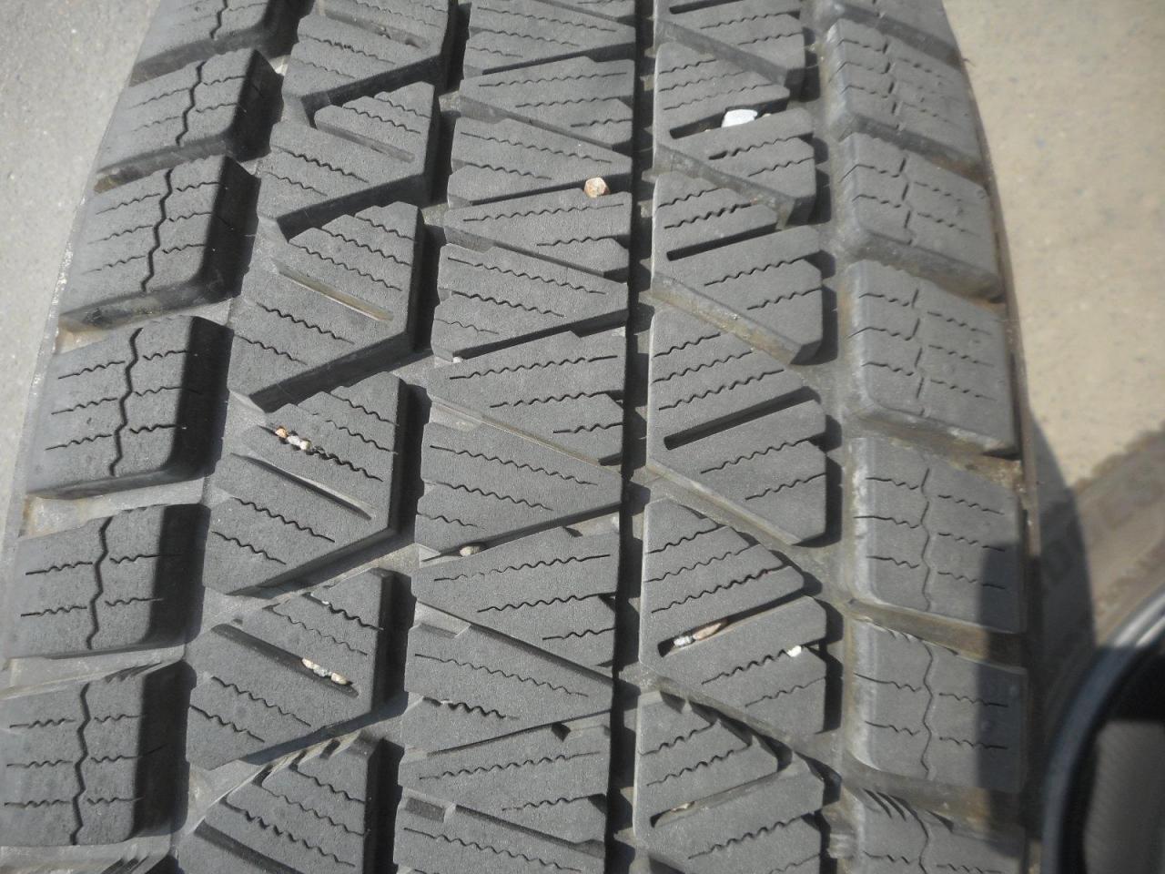 BRIDGESTONE(ブリヂストン) BLIZZAK DM-V3 | カー用品 スタッドレスタイヤ 17インチスタッドレスタイヤを通販で購入 ...