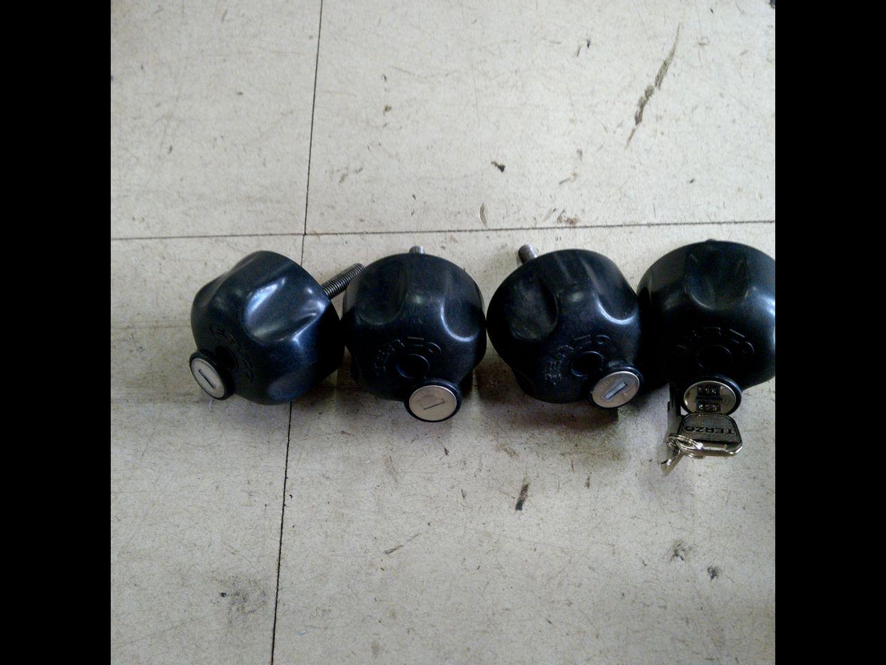 TERZO(テルッツォ)ロックノブ EA63 | 中古品 | アップガレージ 国立府中インター店 | カー用品 キャリアを通販で購入する | 中古カー＆バイク用品の販売ならアップガレージ