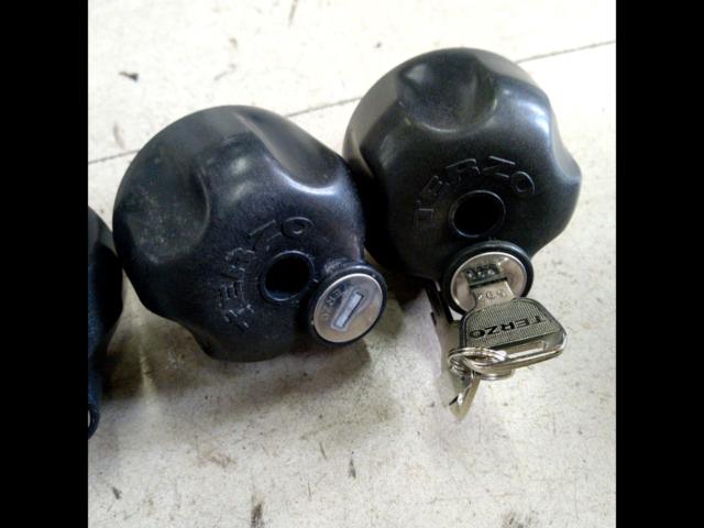 TERZO(テルッツォ)ロックノブ EA63 | 中古品 | アップガレージ 国立府中インター店 | カー用品 キャリアを通販で購入する | 中古カー＆バイク用品の販売ならアップガレージ