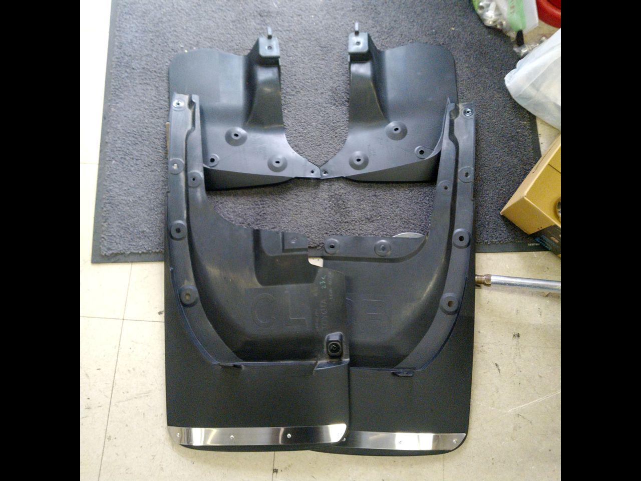 ☆大幅値下げ!!☆トヨタ純正 純正マッドガード【ランドクルーザー 200系】 | カー用品 ボディパーツ その他ボディパーツを通販で購入する ...