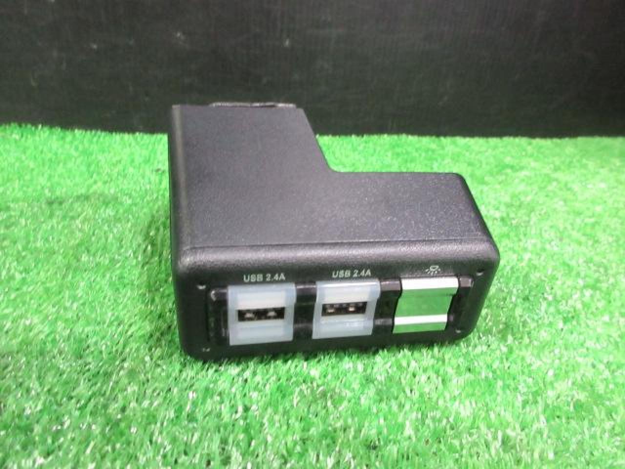 メーカー不明 ジムニー/JB64W 専用USB増設キット | カー用品 インテリア その他インテリアを通販で購入する | 中古カー＆バイク用品の販売ならアップガレージ