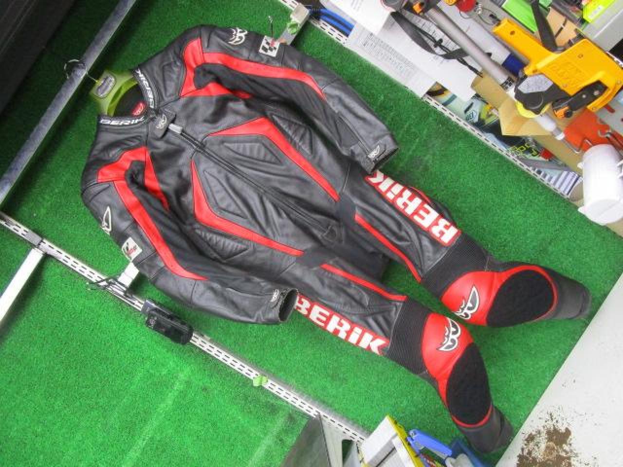 BERIK(ベリック) BEK11374 レーシングスーツ サイズLW | バイク用品 ウエア レーシングスーツ(二輪)の通販 | アップガレージ 中古カー＆バイク用品の買取・販売専門店