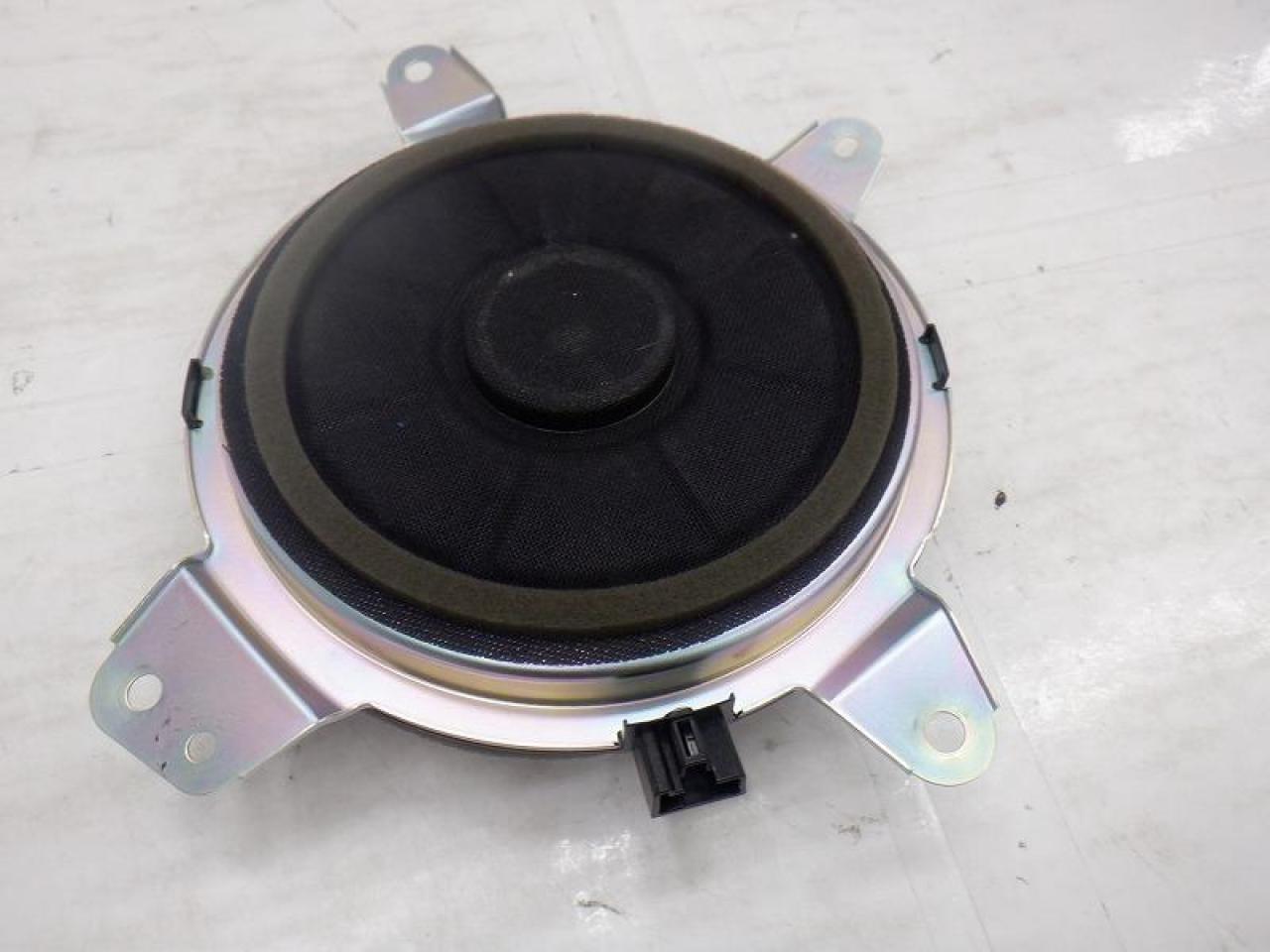 トヨタ純正(TOYOTA) サブウーーファー JBL製 | 中古品 | アップガレージ 大阪住之江店 | カー用品 スピーカー サブウーハー ...