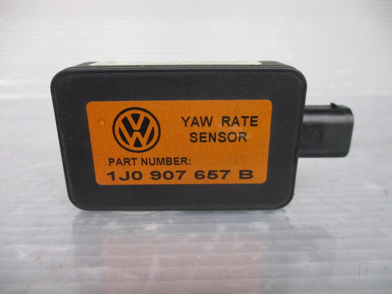 【ワケアリ】VW ヨーレートセンサー 1J0907657B | カー用品 電装系 その他電装系を通販で購入する | 中古カー＆バイク用品の販売 ...