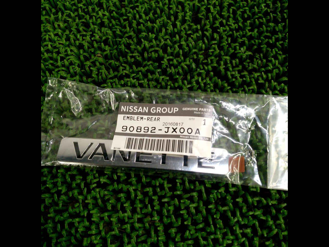 日産純正(NISSAN)NV200/バネット純正リアエンブレム 【90892-JX00A】 | 新古品 | アップガレージ 横浜町田総本店 ...
