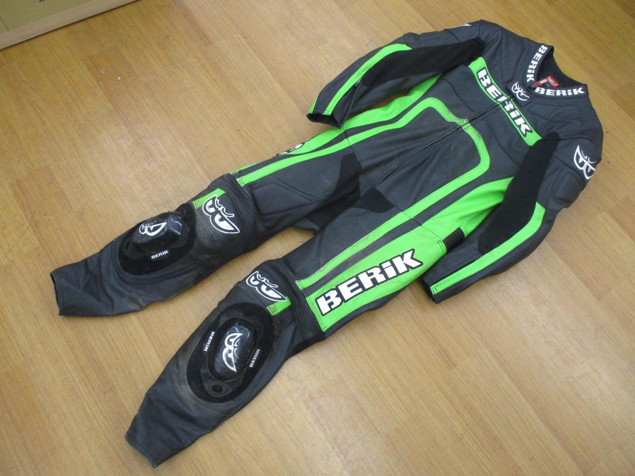 BERIK レーシングスーツ サイズ:LW | バイク用品 ウエア レーシングスーツ(二輪)を通販で購入する | 中古カー＆バイク用品の販売ならアップガレージ