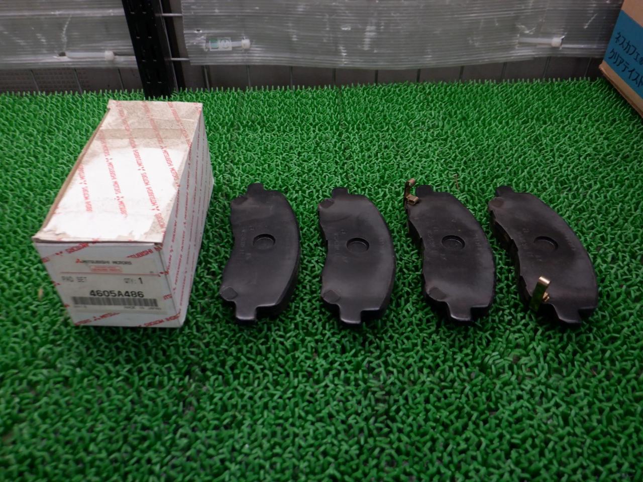 MITSUBISHI フロントブレーキパッド 4605A486 【アウトランダー】 | カー用品 ブレーキ系 ブレーキパッド・シューを通販で ...