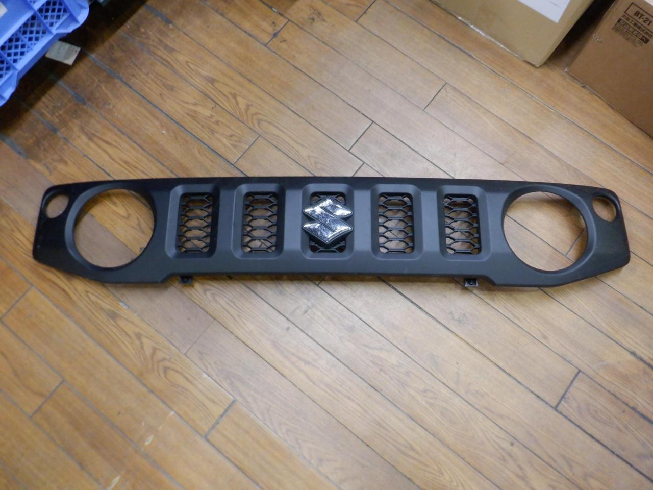 SUZUKI 純正フロントグリル 【ジムニー JB64W】 | カー用品 ボディパーツ グリルを通販で購入する | 中古カー＆バイク用品の販売 ...
