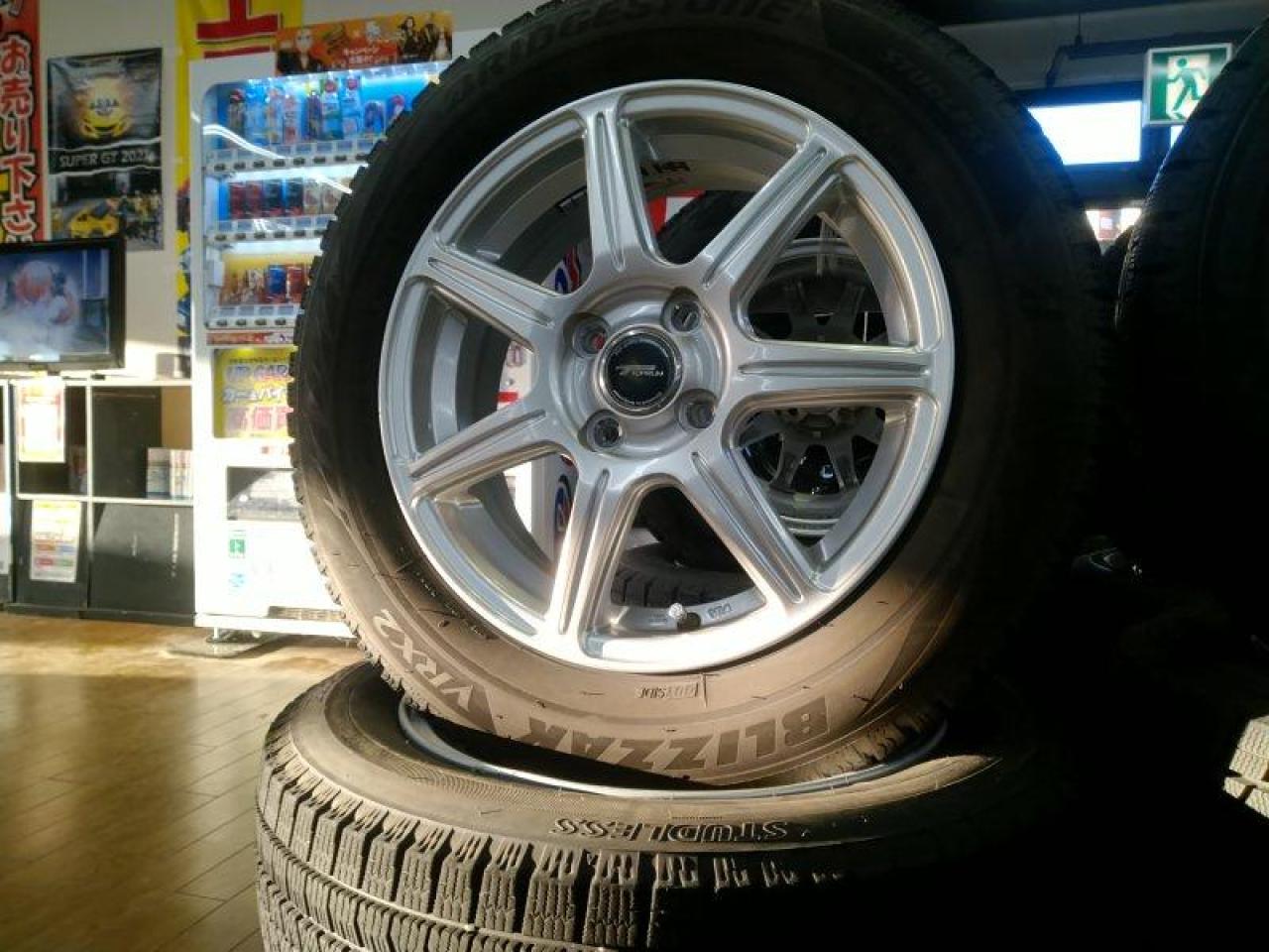 BRIDGESTONE TOPRUN R7 + BRIDGESTONE BLIZZAK VRX2 | カー用品 スタッドレスタイヤホイールセット 15インチスタッドレスタイヤホイールセットを ...