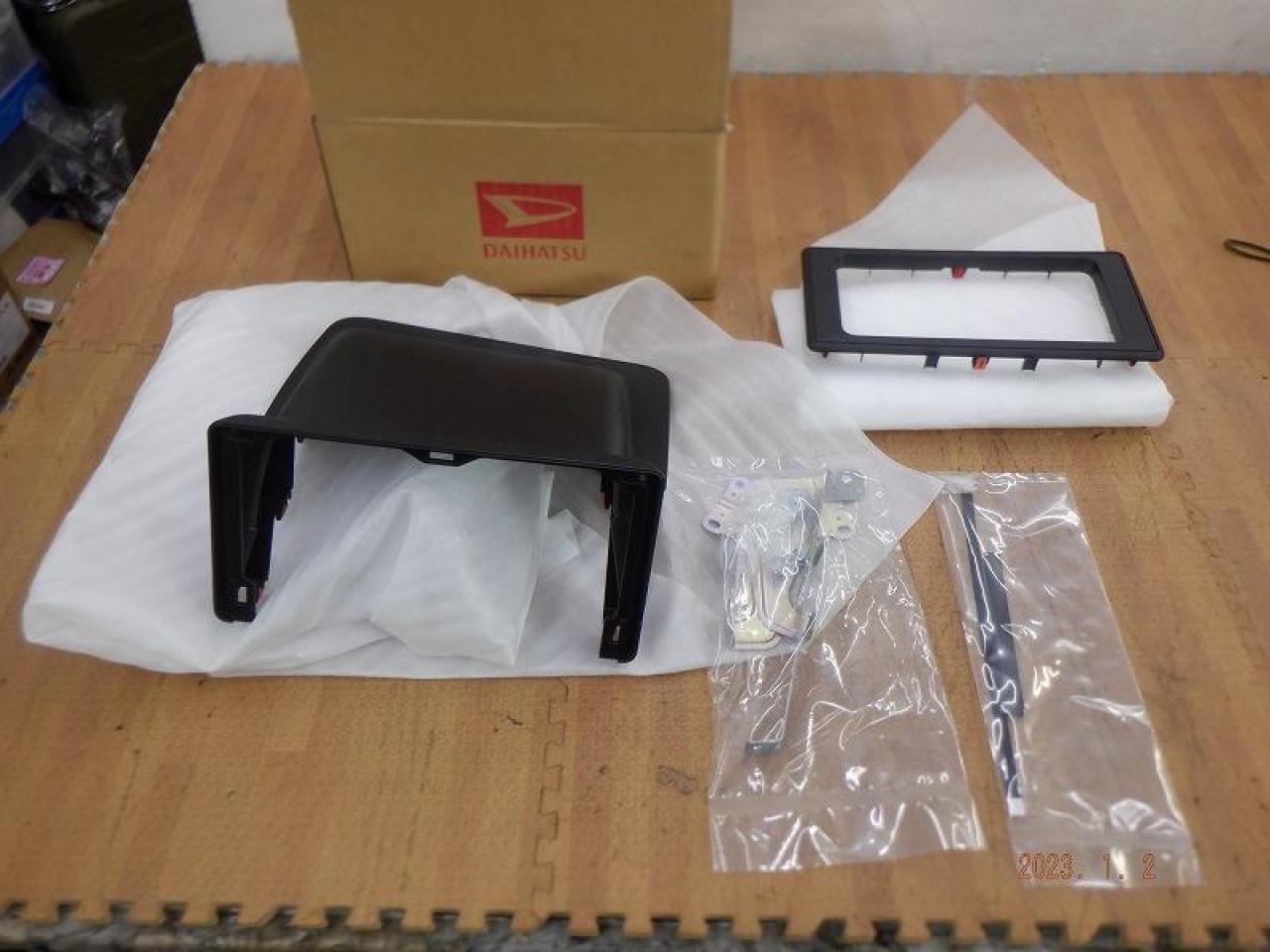 DAIHATSU 純正フィッティングキット 【08606-K1005】 | 新古品 | アップガレージ 美原北インター店 | カー用品 カーAVアクセサリー その他カーAVアクセサリーを通販で ...