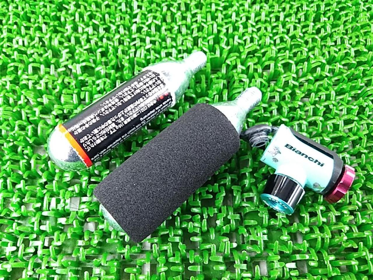 Bianchi 携帯ボンベセット TNiボンベ2個 | 自転車 空気入れ ボンベを通販で購入する | 中古カー＆バイク用品の販売ならアップガレージ