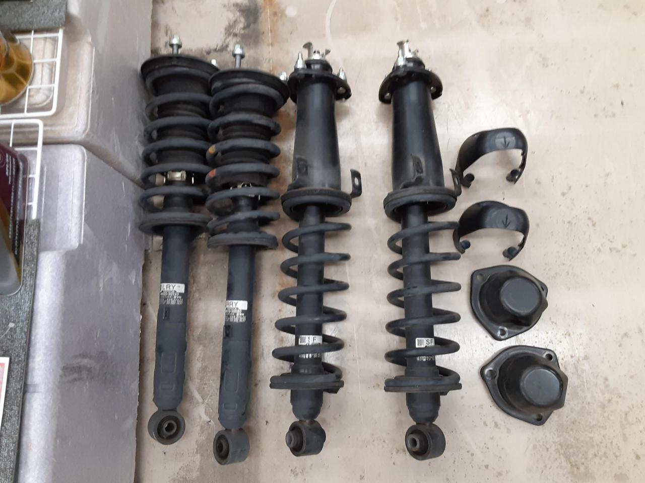 トヨタ純正(TOYOTA) クラウン(GRS202) 純正サスキット/サスペンションキット/(ショックアブソーバー+スプリング)セット 4分割 ...