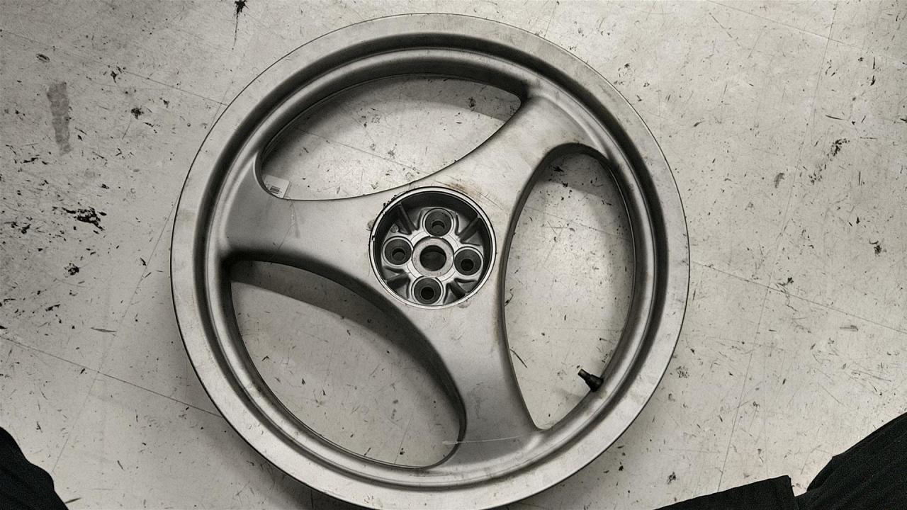 BMW 純正リアホイール K1100LT(車種/年式不鮮明)【3.00X17E】 ★値下げしました★ | バイク用品 ホイール・タイヤ ...