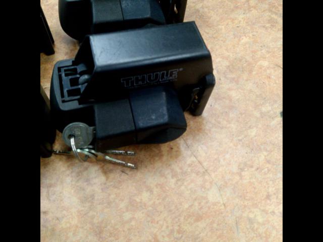 THULE 415 キャリアフットセット | カー用品 キャリアを通販で購入する | 中古カー＆バイク用品の販売ならアップガレージ