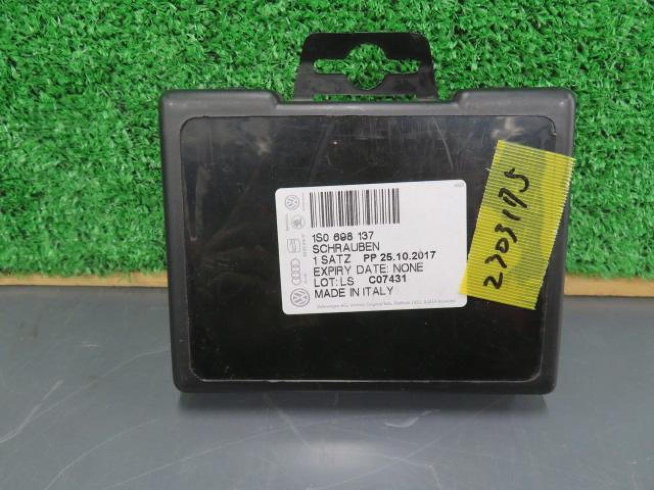 フォルクスワーゲン純正 ロックボルト 1S0 698 137 | カー用品 タイヤホイール関連 取付ナットの通販 | アップガレージ 中古カー ...