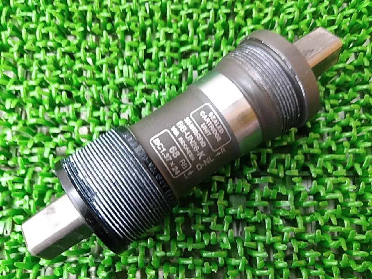 SHIMANO BB-UN26-K 68RB BC1.37x24 スクエア ボトムブラケット | 自転車 ボトムブラケットを通販で購入する ...