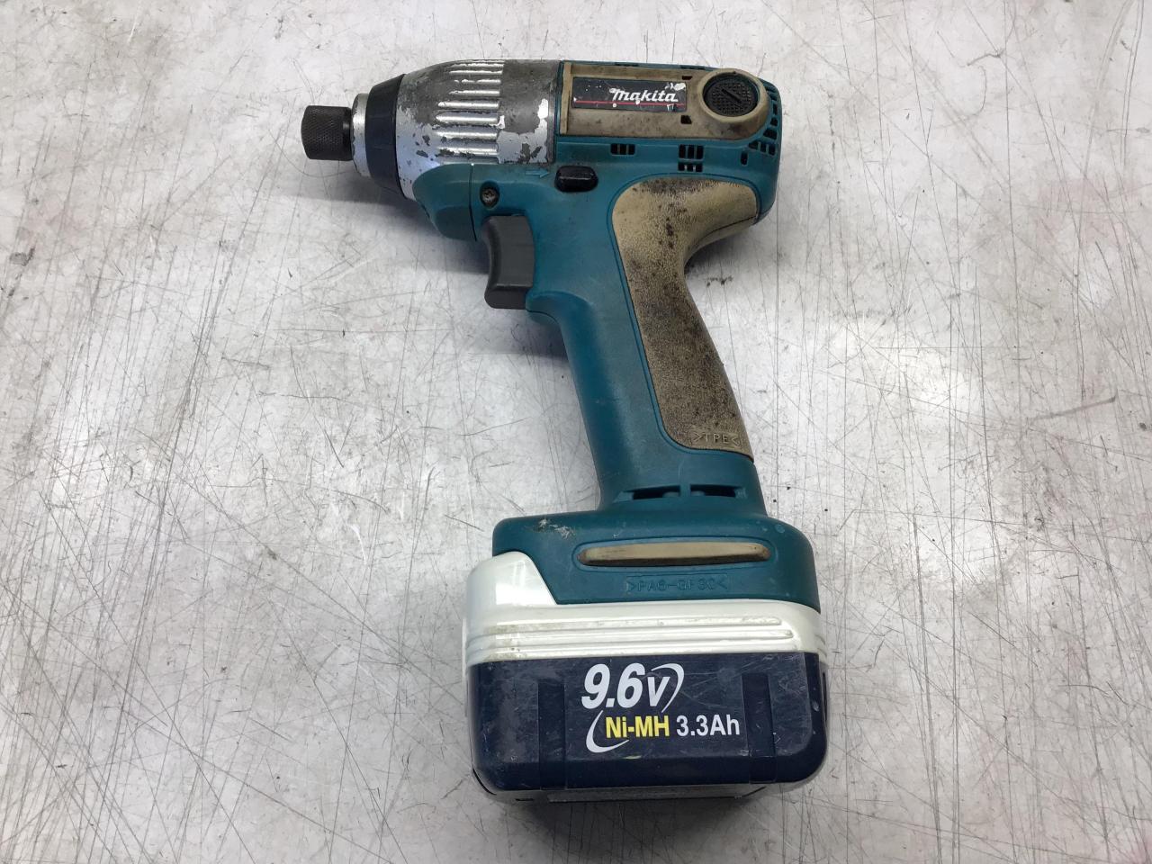 makita(マキタ) [TD100D] 汎用 充電式インパクトドライバー 1セット | カー用品 メンテナンス 工具を通販で購入する ...