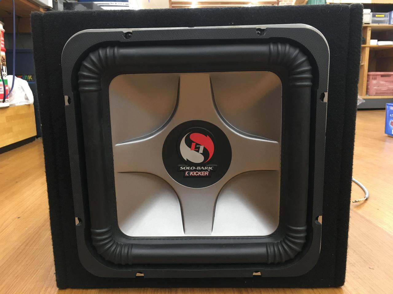 KICKER(キッカー) SOLO-BARIC S12L7 | カー用品 スピーカー サブウーハースピーカーBOX付を通販で購入する | 中古 ...