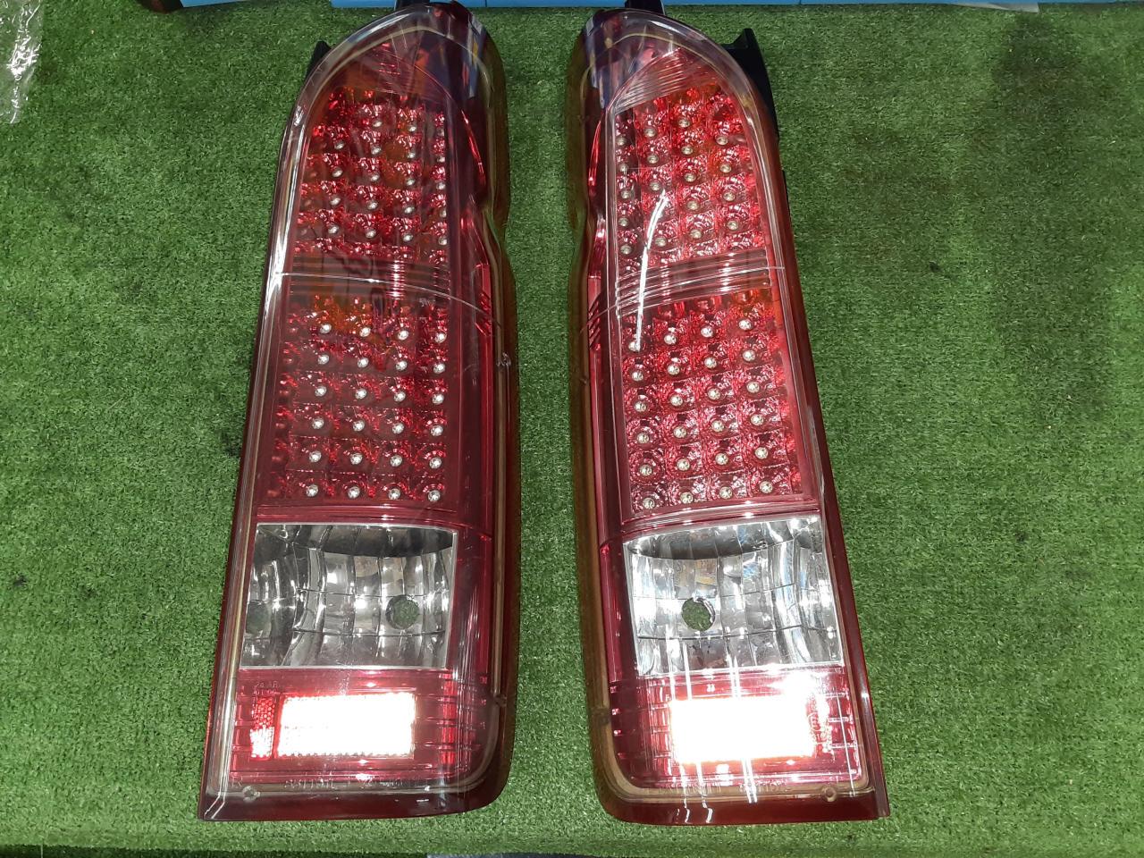 Valenti(ヴァレンティ) [851101] ハイエース LEDテールランプ/テールレンズ 2分割 | カー用品 ボディパーツ テール ...