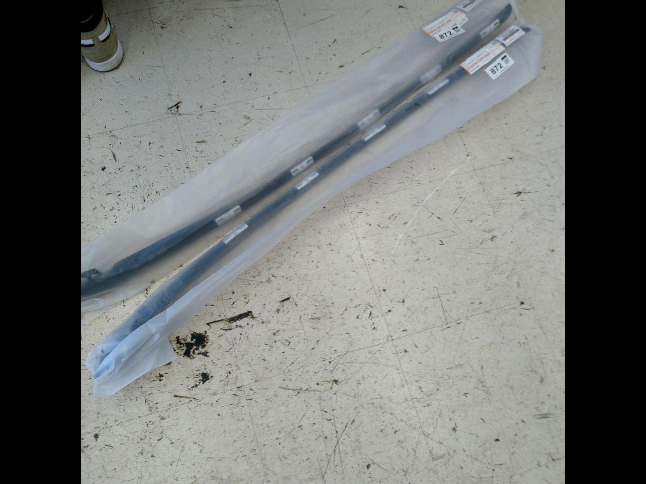 トヨタ純正(TOYOTA)ガラスモール 【75551-58030/75552-58030】 | カー用品 ボディパーツ その他ボディパーツを ...