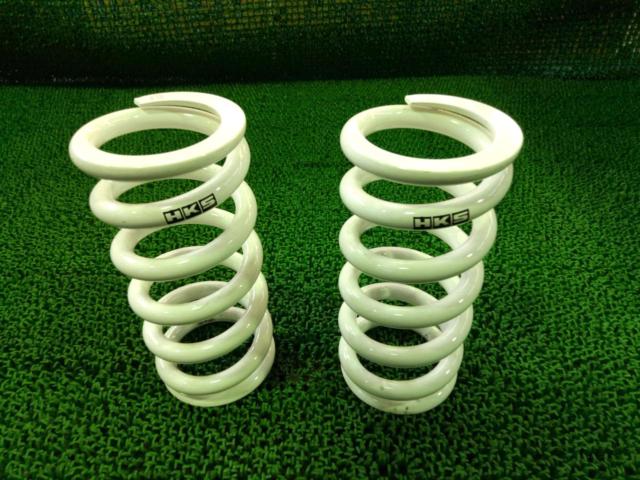 HKS 直巻きバネ 12K/65/200 ホワイト 2分割 | カー用品 足まわり 直巻スプリングを通販で購入する | 中古カー＆バイク用品の ...