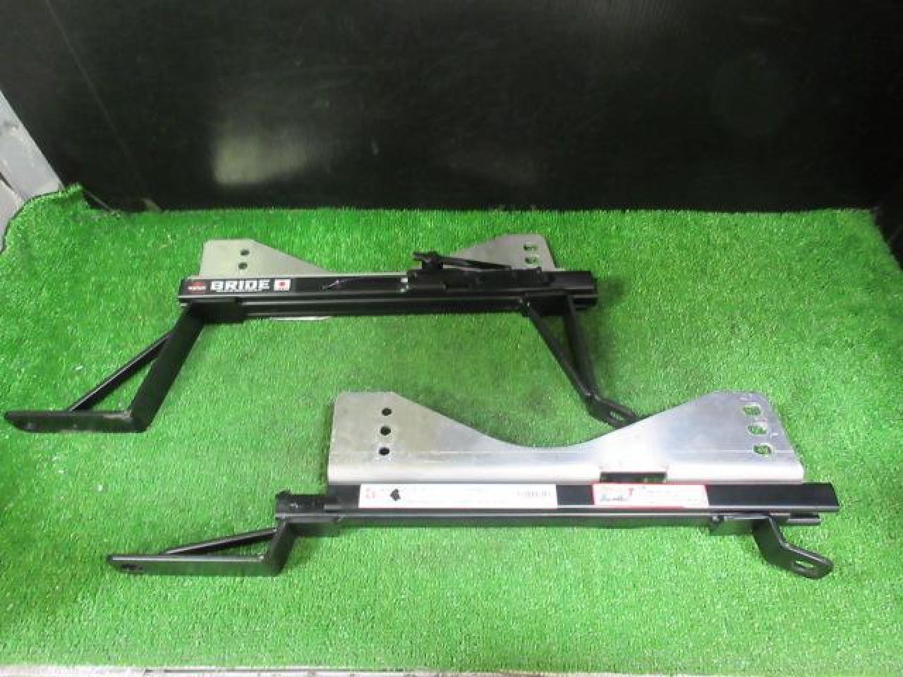 BRIDE(ブリッド) CPV35/クーペ サイド止め用シートレール 右側 | カー用品 シート シートレール(ブリッド)を通販で購入する | 中古カー＆バイク用品の販売ならアップガレージ