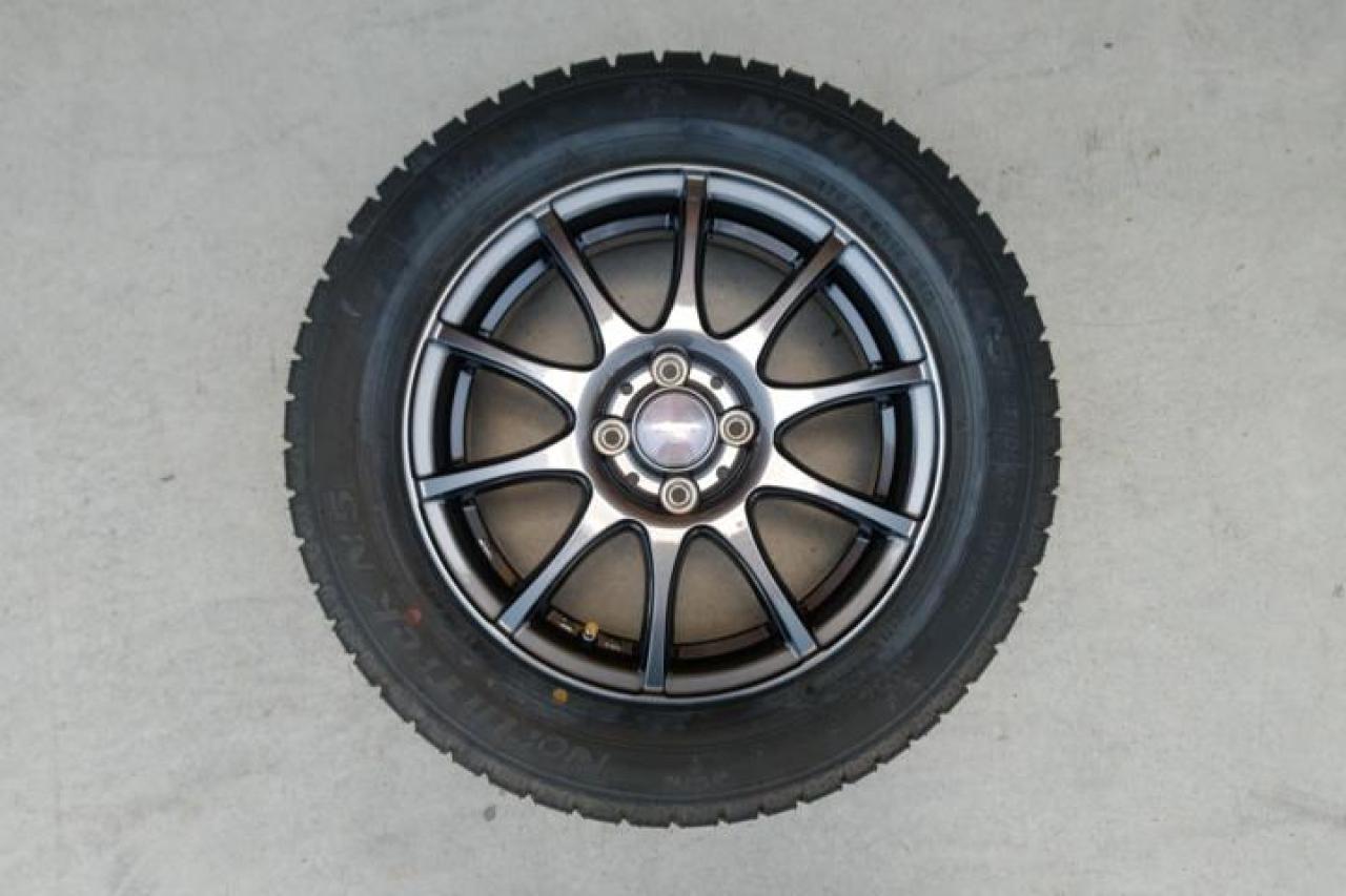 ☆冬物一掃!!☆weds(ウェッズ) VELVA(ヴェルヴァ) CHARGE + AUTOBACS NorthTrek N5 | カー用品 スタッドレスタイヤホイールセット 15インチ ...