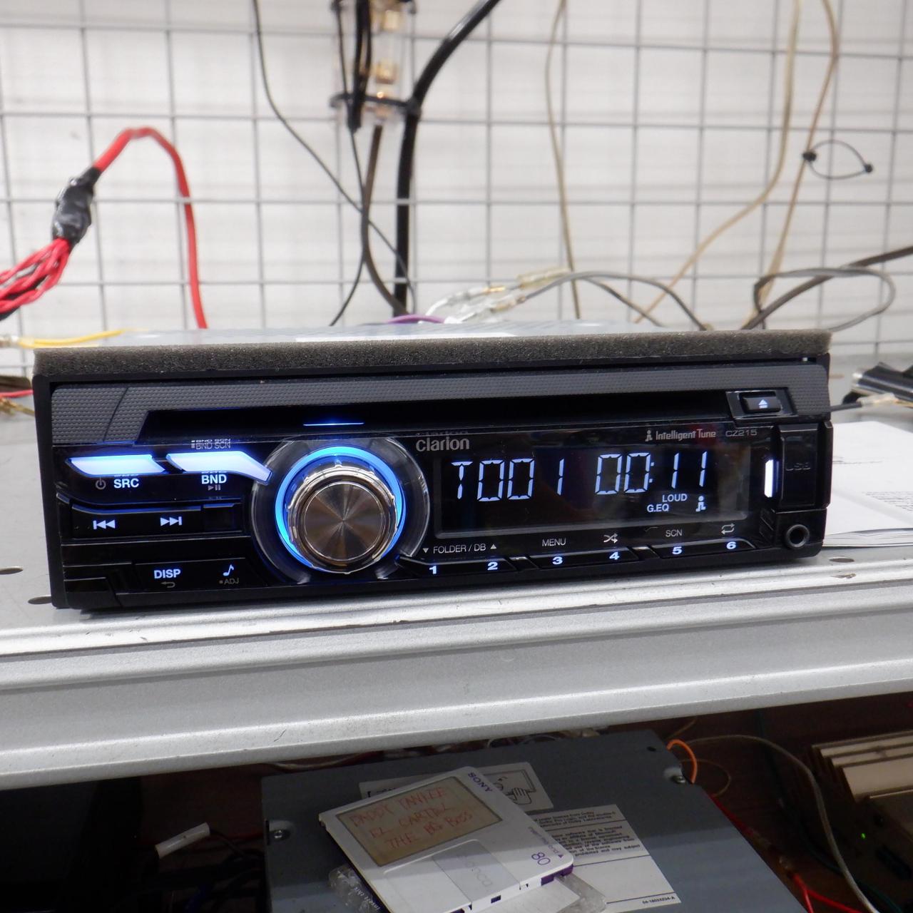 Clarion CZ215 | カー用品 ヘッドユニット CD+USB/i-Podチューナーを通販で購入する | 中古カー＆バイク用品の販売ならアップガレージ