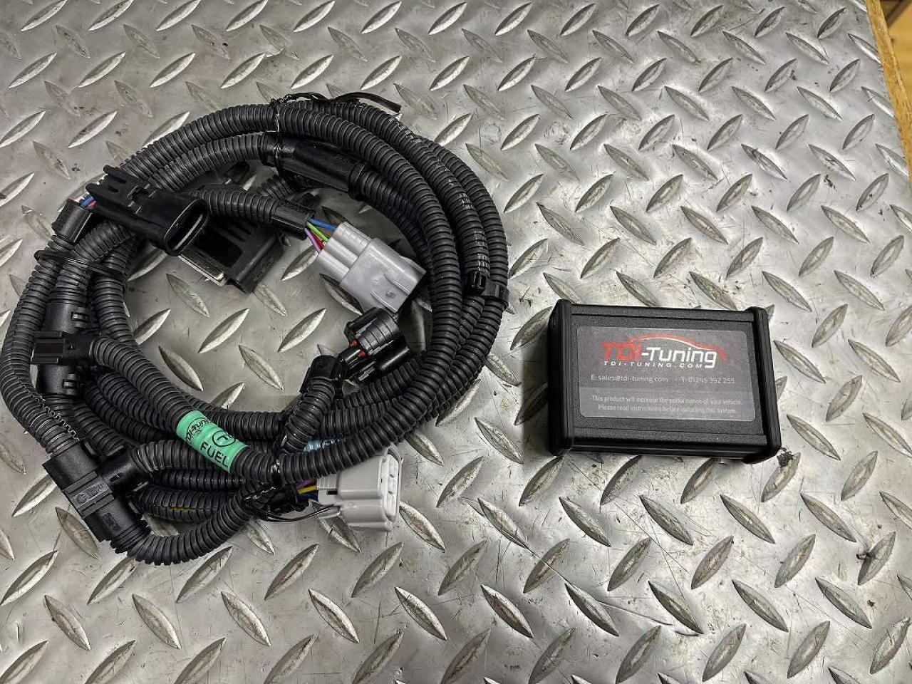 大幅値下げ】【ワケアリ】TDI Tuning CRTD チューニングボックス 200系ハイエース4型 3.0L ディーゼルターボで使用 ...