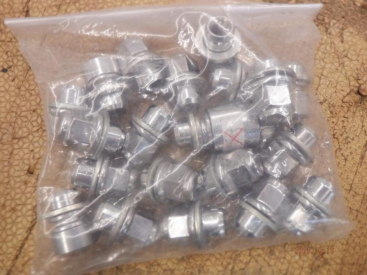 値下げしました TOYOTA純正ロックナットSET | カー用品 タイヤホイール関連 取付ナットを通販で購入する | 中古カー＆バイク用品の ...