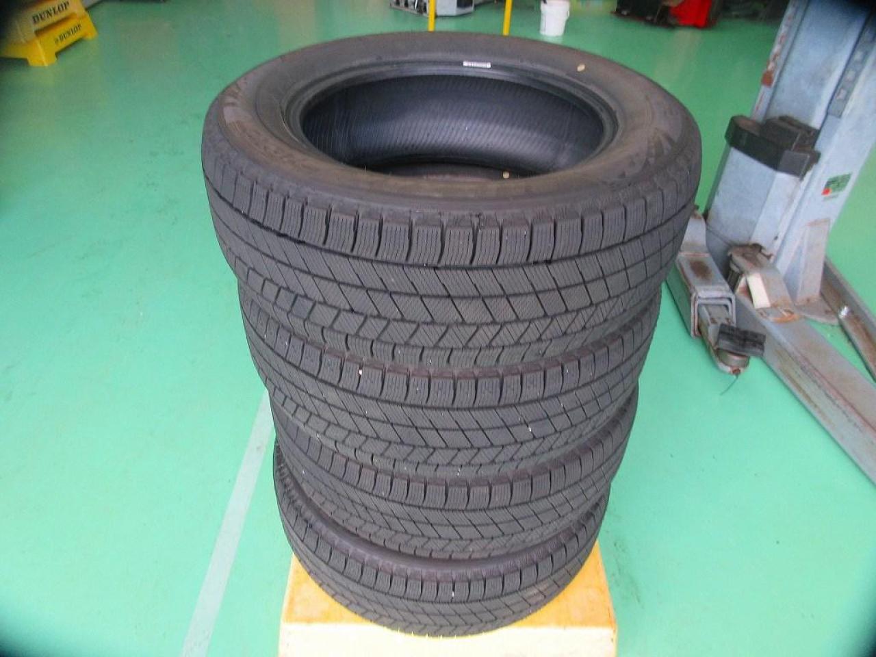 BRIDGESTONE BLIZZAK VRX3 215/60R16 2022年製 4本 | カー用品 スタッドレスタイヤ 16インチスタッドレスタイヤを通販で購入する | 中古カー＆バイク用 ...