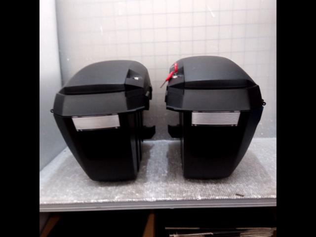 SHAD SH23 サイドケース 左右セット | バイク用品 ツーリング用品 BOX(二輪)を通販で購入する | 中古カー＆バイク用品の販売 ...