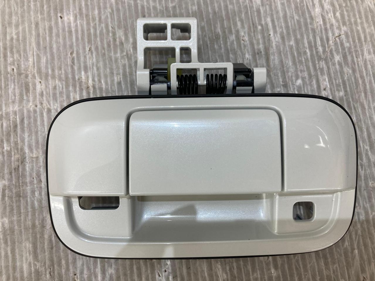 SUZUKI Lapin純正 バックドアノブ 82850-50M30-Z7T | カー用品 ボディパーツ その他ボディパーツを通販で購入する | 中古カー＆バイク用品の販売ならアップガレージ