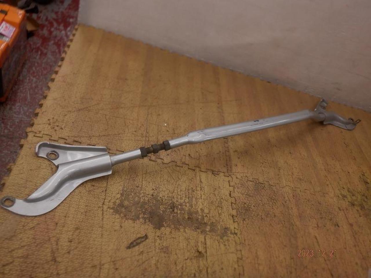 値下げしました NISSAN 純正タワーバー | カー用品 補強パーツ タワーバーを通販で購入する | 中古カー＆バイク用品の販売ならアップガレージ