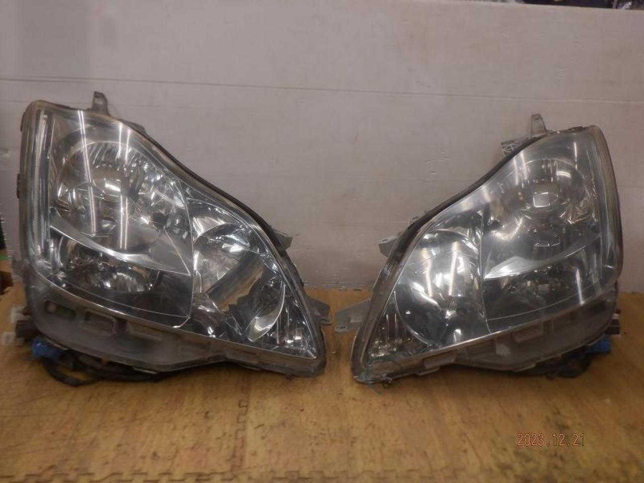 TOYOTA 純正ヘッドライト | カー用品 ボディパーツ ヘッドライトを通販で購入する | 中古カー＆バイク用品の販売ならアップガレージ