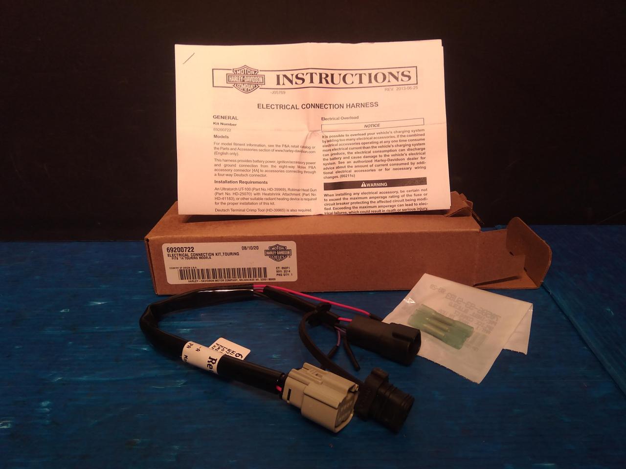 ハーレーツーリング(’14-’16) 純正OP アクセサリー電源取り出しハーネス 69200722 | バイク用品 その他(バイクパーツ ...