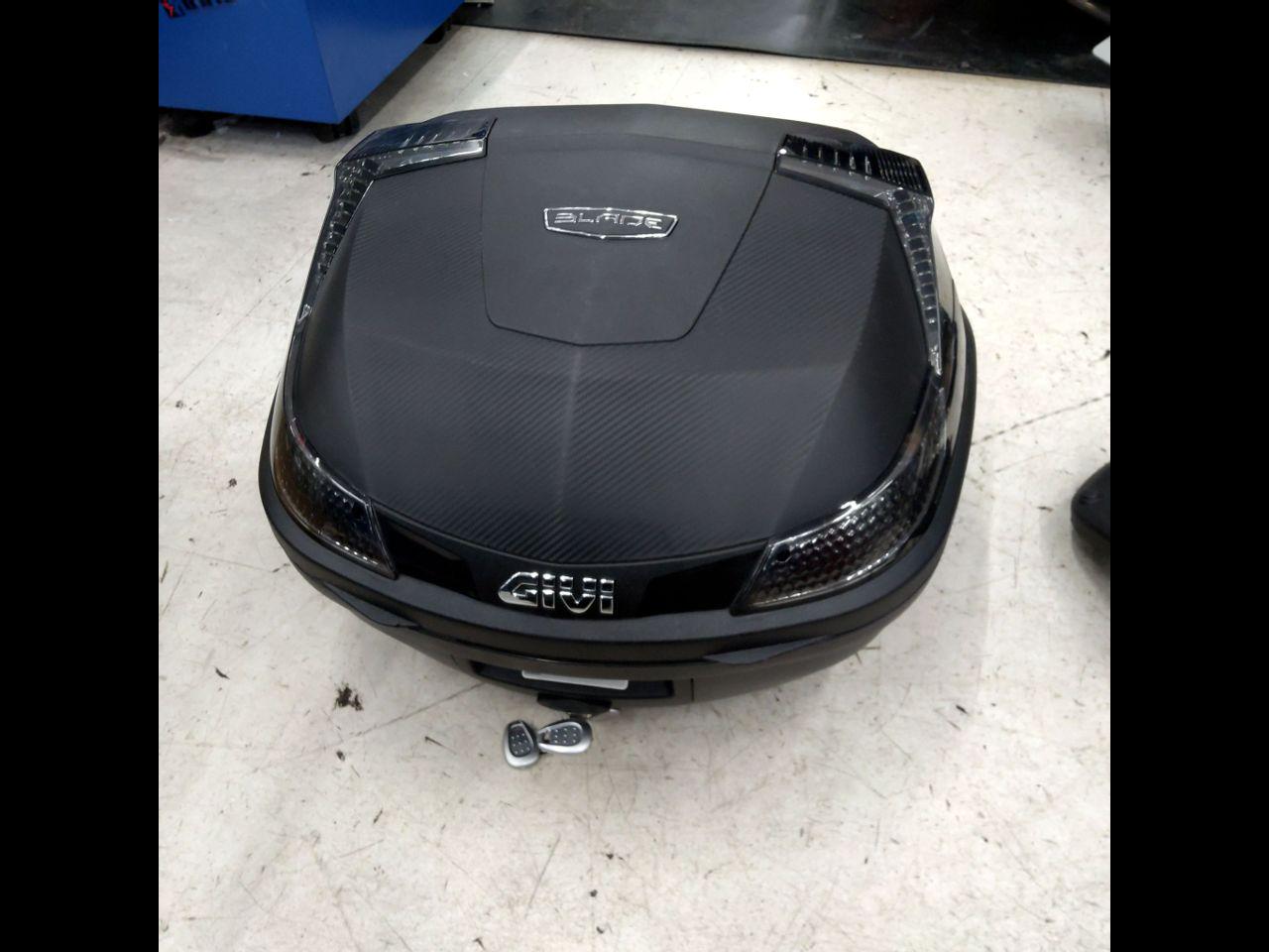 GIVI B37NT BLADE TECH | バイク用品 ツーリング用品 BOX(二輪)を通販で購入する | 中古カー＆バイク用品の販売ならアップガレージ