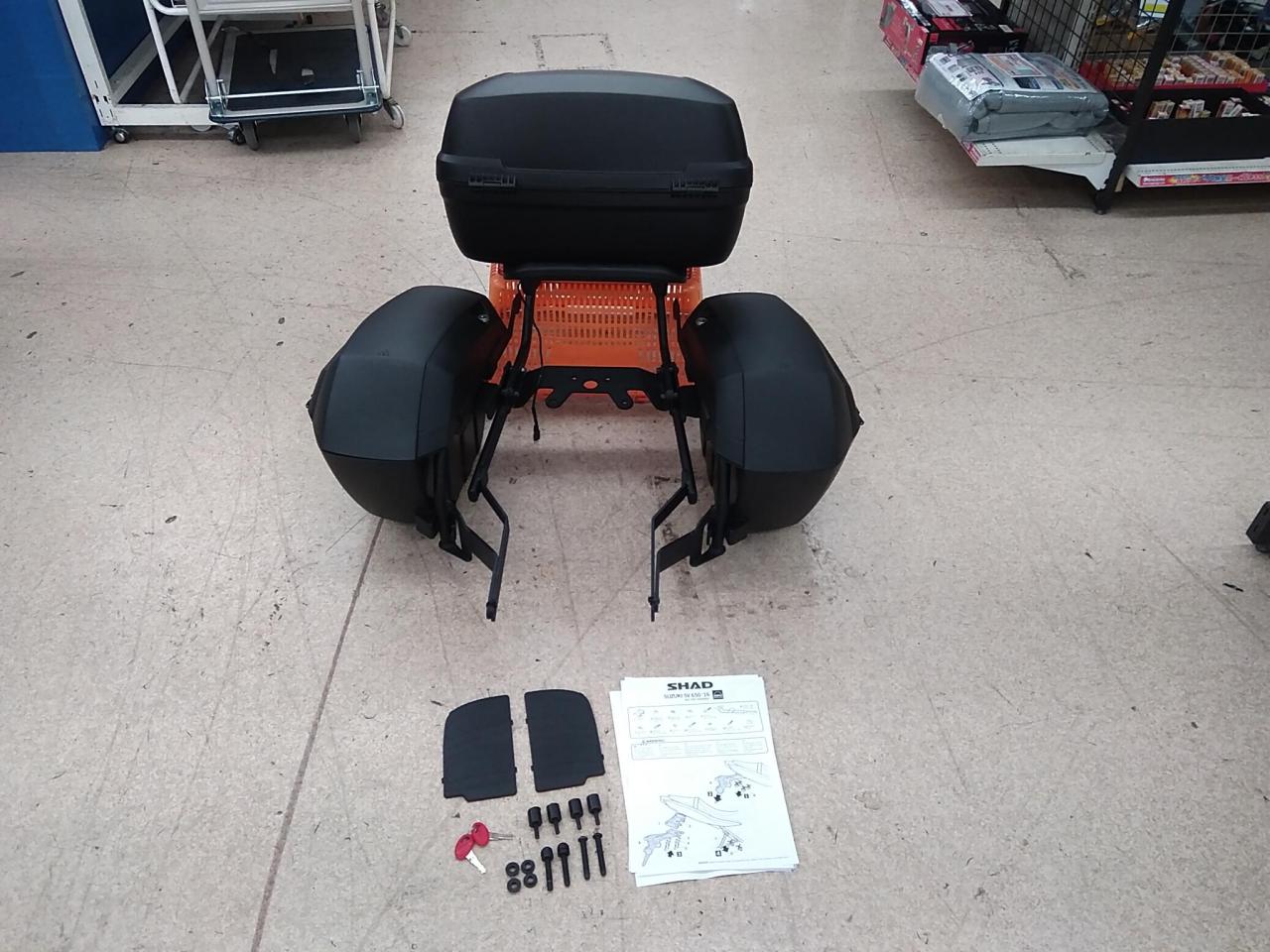 SHAD トップマスターフィッティングキット/トップ/サイドケースセット SV650 | 中古品 | アップガレージ ライダース北戸田店 ...