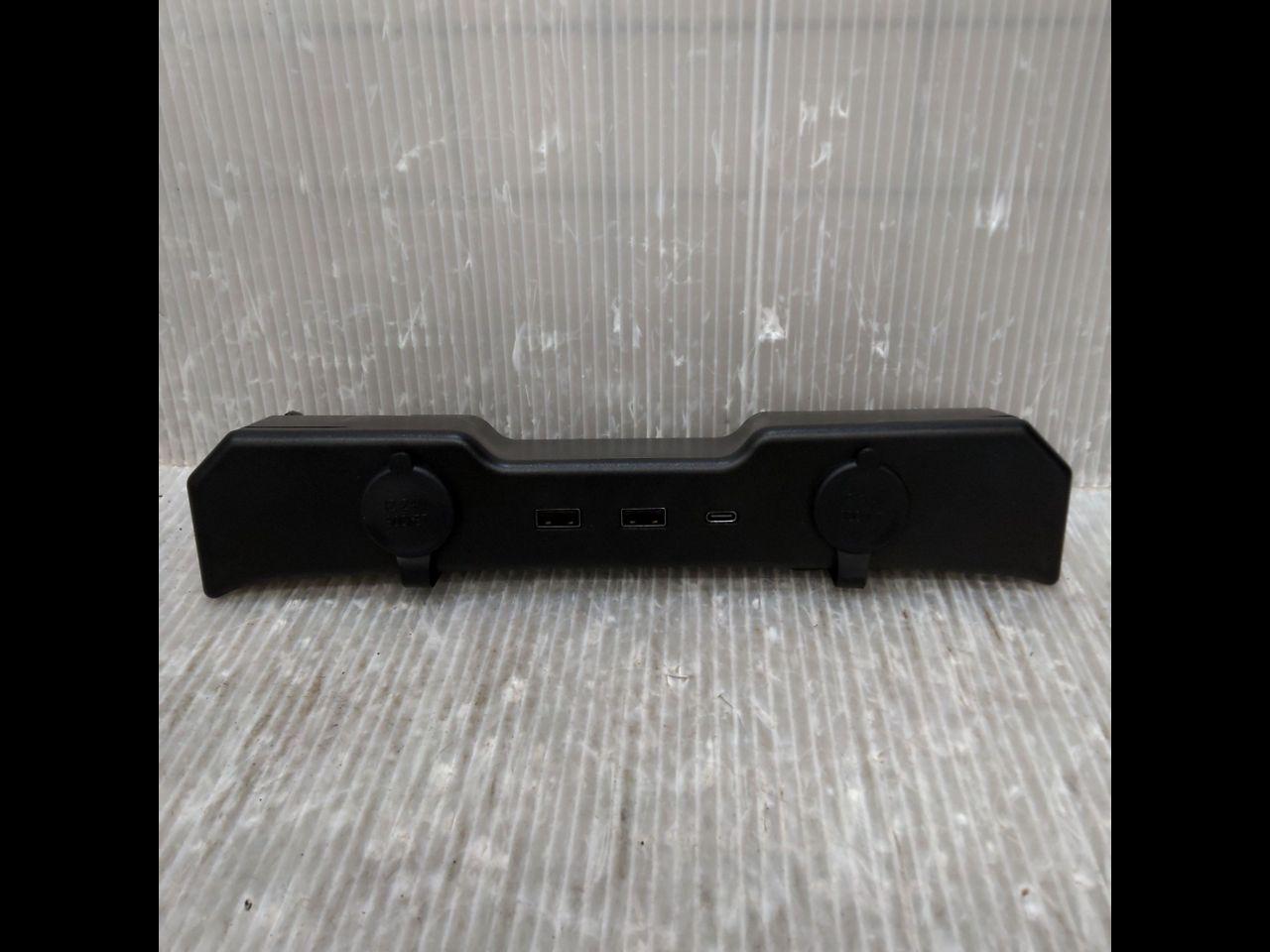 メーカー不明 エブリイ DA17系専用 USB電源増設キット | 中古品 | アップガレージ 浜松インター店 | カー用品 電装系 その他電装系を通販で購入する | 中古カー＆バイク用品の販売 ...