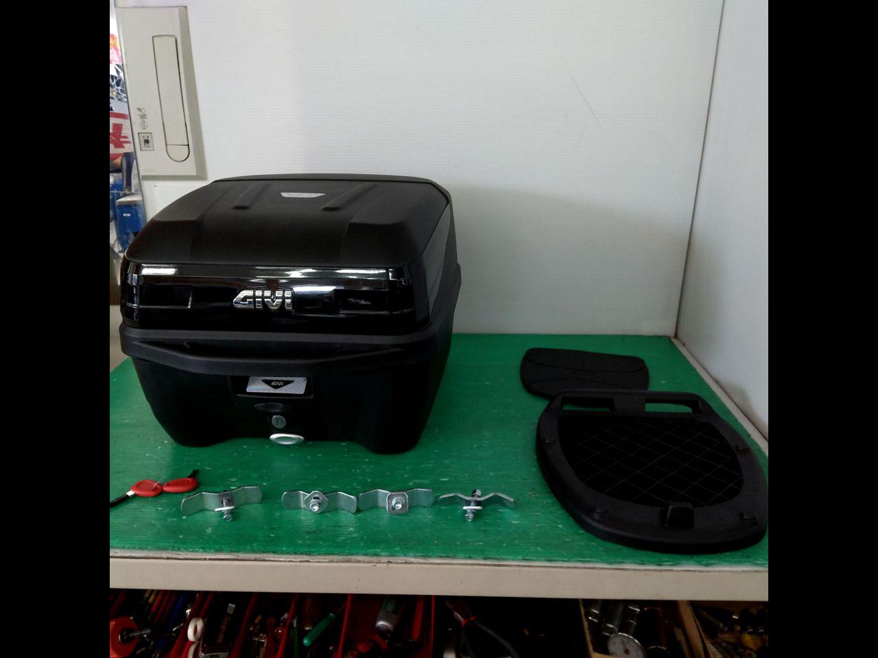 GIVI モノロックケース プッシュダウンタイプ 32L | バイク用品 ツーリング用品 BOX(二輪)を通販で購入する | 中古カー＆バイク ...