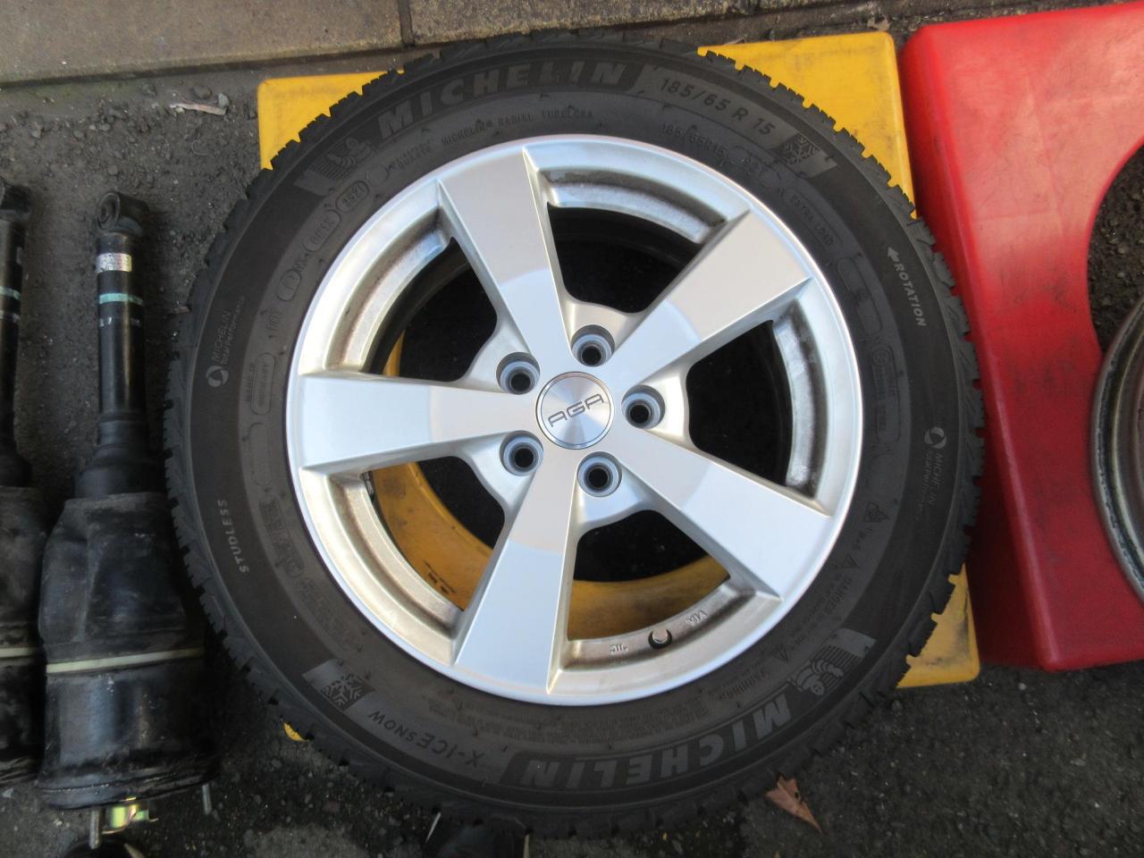 TARGA(タルガ) AGA 5本スポーク + MICHELIN(ミシュラン) X-ICE SNOW | カー用品 スタッドレスタイヤホイールセット 15インチスタッドレスタイヤホイールセット ...